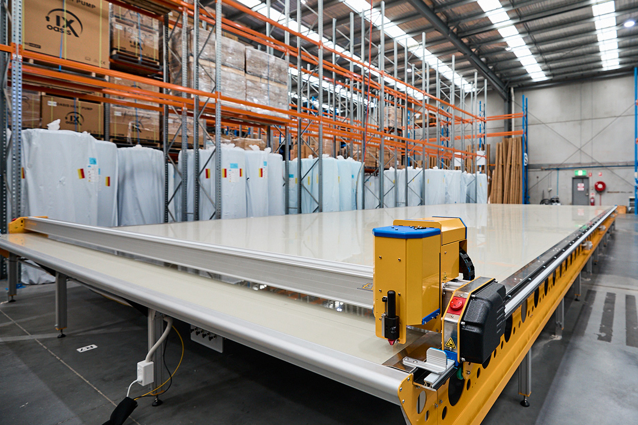 Modular vacuum bed cutting tables