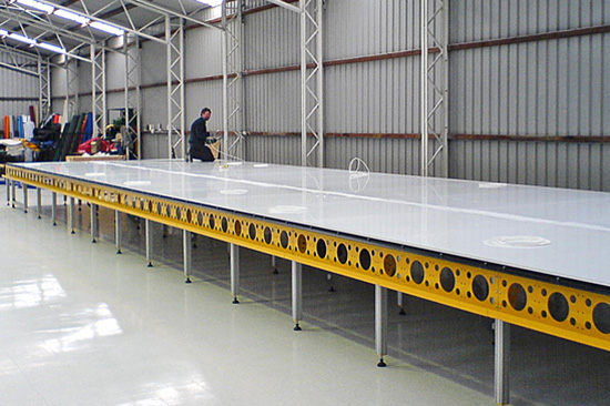 Modular vacuum bed cutting tables